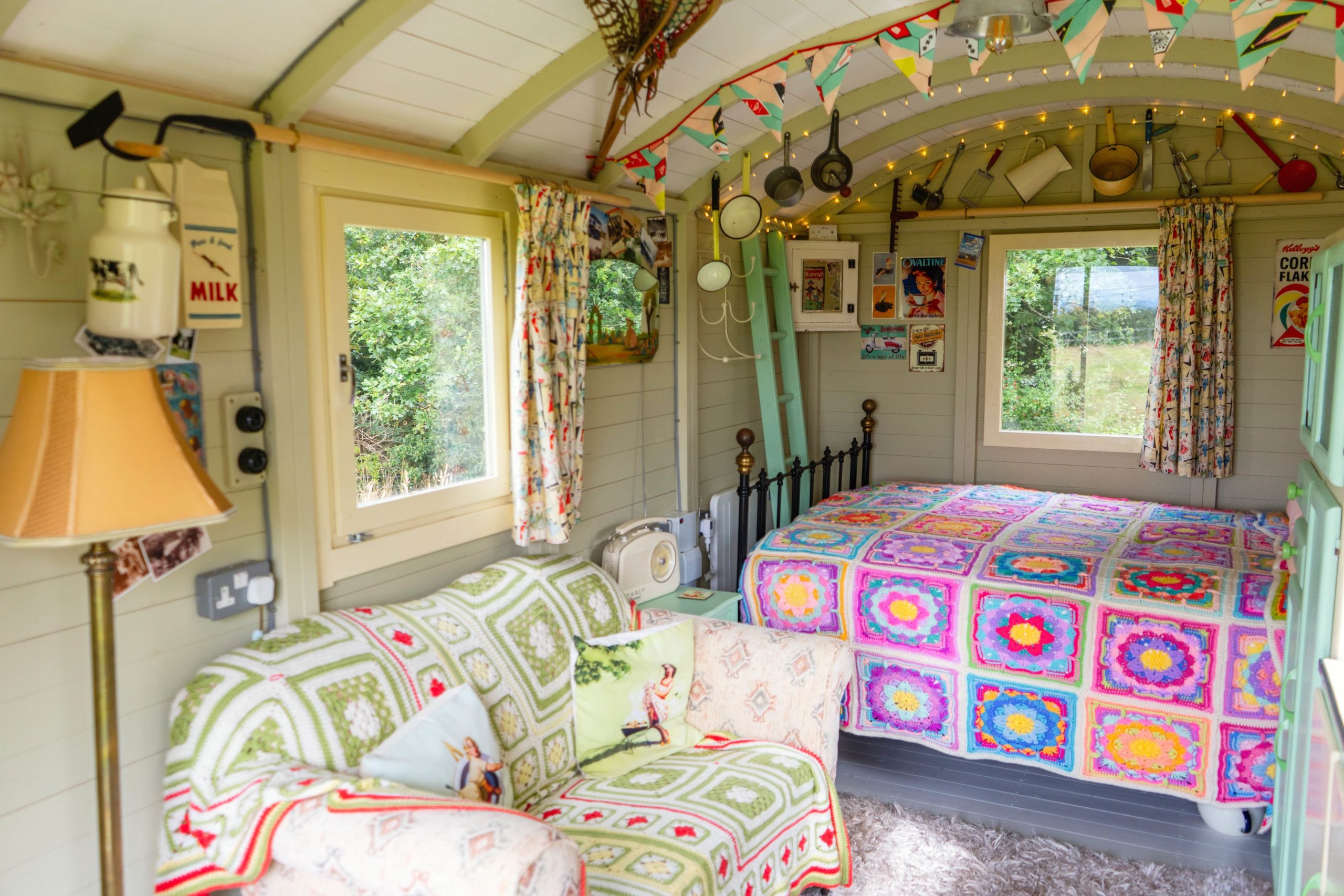 Dual Occupancy SHEPHERDS HUTS with vintage beds & electric blankets